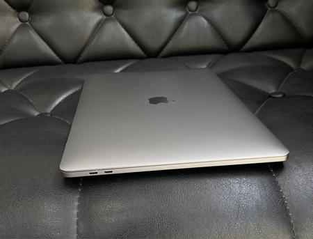 Apple MacBook Pro 2017 года 15- inch i7 16-256GB в хорошем состоянии