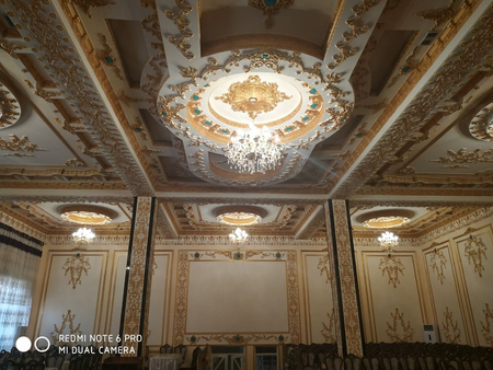 Тайёр тўйхона, ресторант, марказда, 1000 кишилик ўнирга эга.