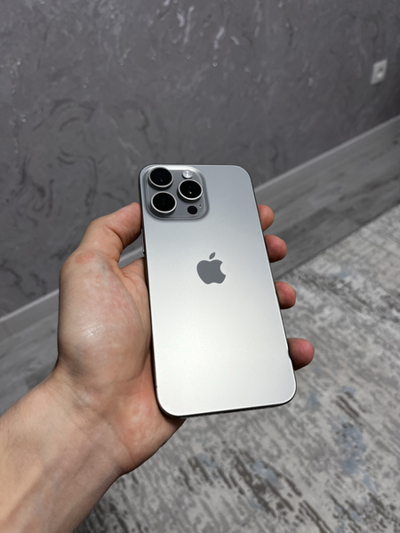iPhone 15 Pro Max (900$)