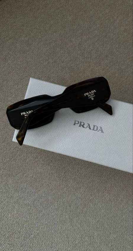 Солнцезащитные очки prada