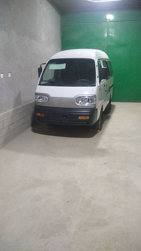 Yangi mashina salondan uyga