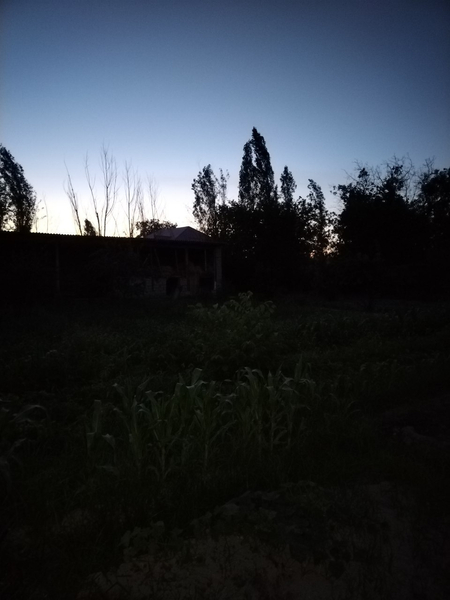 10 sotixli hovli sotiladi