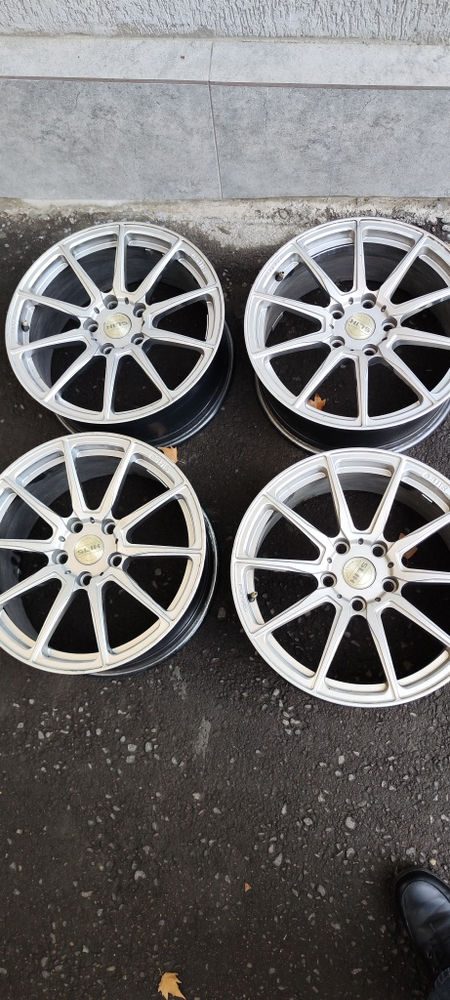Продаётся диски Slik. R17.