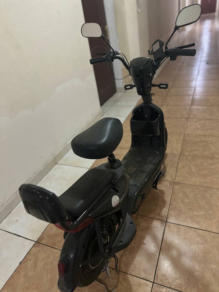 Skuter srochni sotiladi