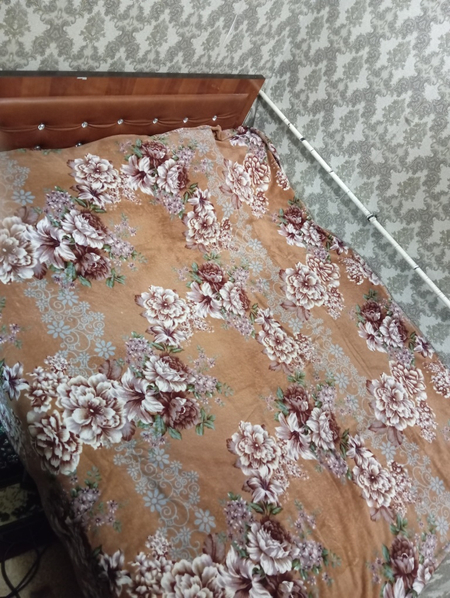 Диван сотилади..