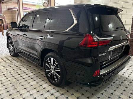 Lexus LX 570 год 2017