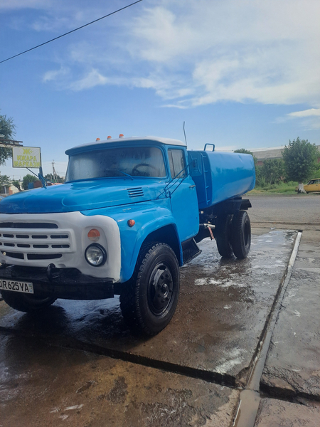 Зил водовоз сотилади