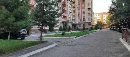Продается 1-комнатная квартира, переделанная в 2-комнатную, в Юнусабад