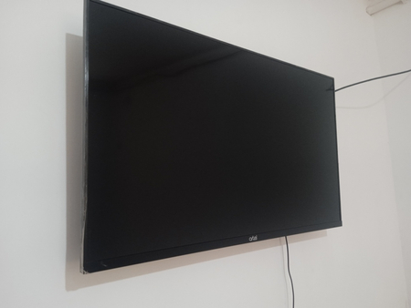 Televizor sotiladi