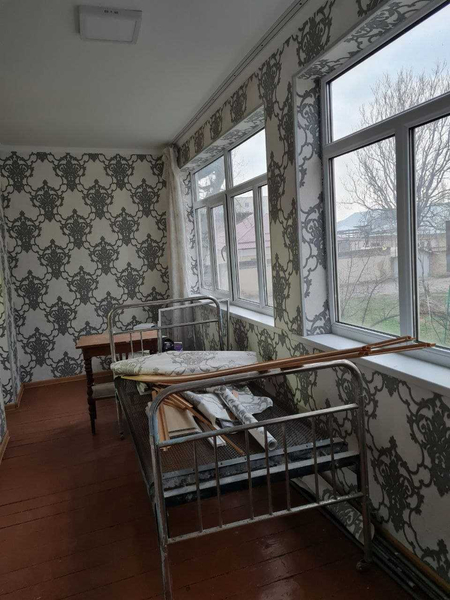 1 комн., очень большая-45 кв.м., 2 этаж, кирпичный дом.