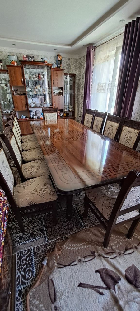 Стол со стульями