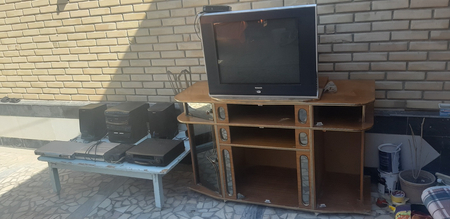 Televizor dvd va boshqa narsalar sotiladi