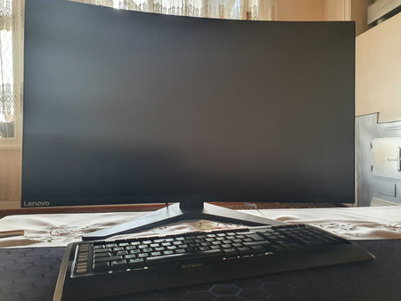 Kompyuter i5 holati yaxshi katta monitor bilan monitor 32 li