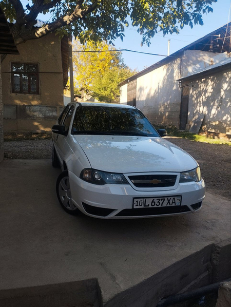 Nexia 2  1.6 sotiladi