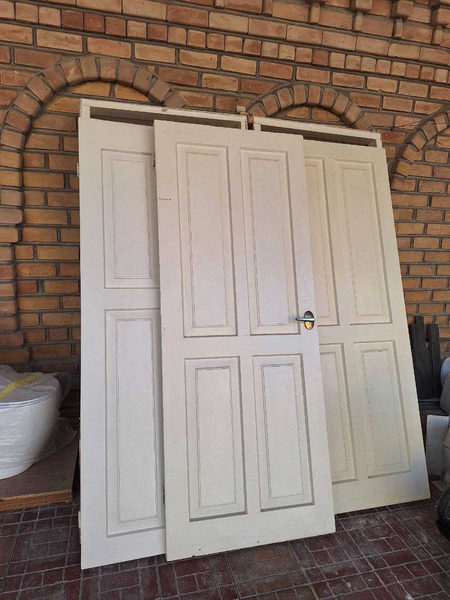 двери деревянные 6 шт, одинаковые,