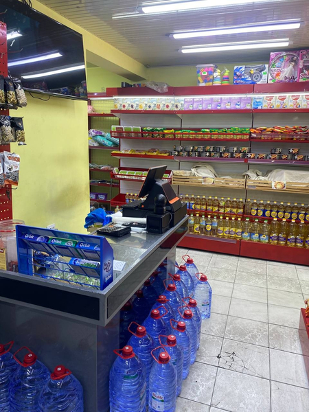 Yurip turgan dokon sotiladi biznes