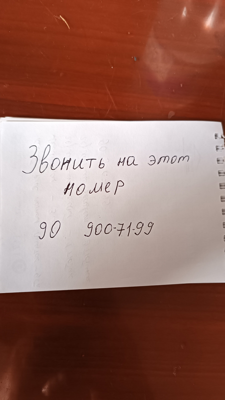 Продаётся столик и дверь, в хорошем состоянии.