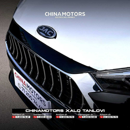 Jac J7 oq va qora ranglaridan salonda tayyor