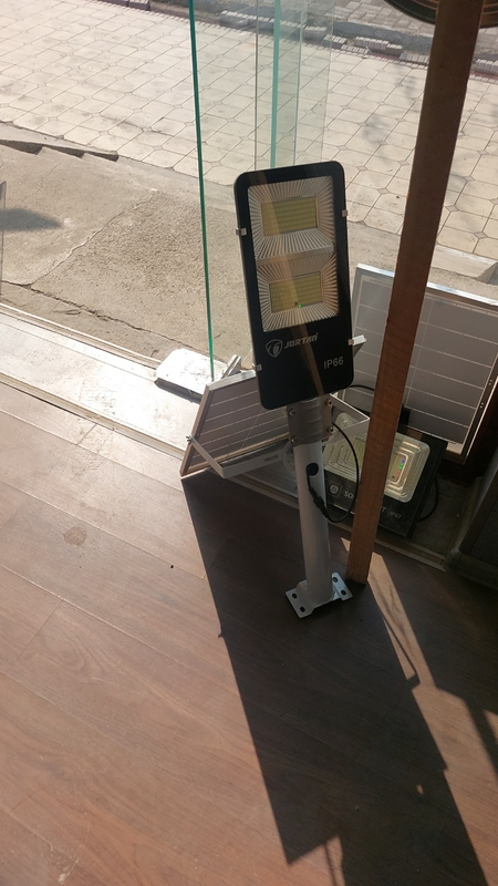 Projektor 200 watt Quyosh panellik