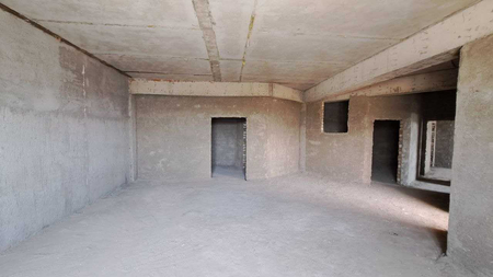 Продается   4х комнатная Коробка. Адрес;  Микрораен.