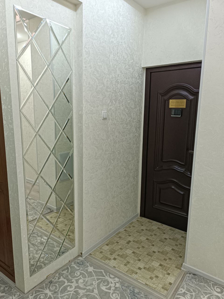 Олмозор тумани коракамиш 2/4да 4 хонали уй сотилади