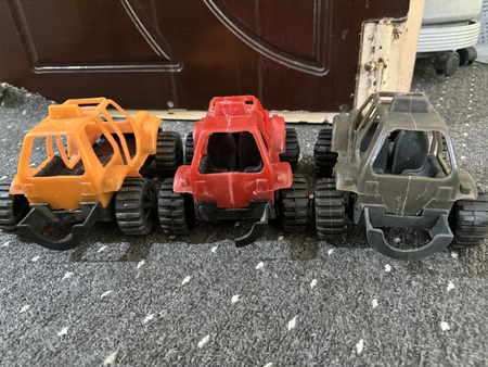 Игрушки пластмассовые