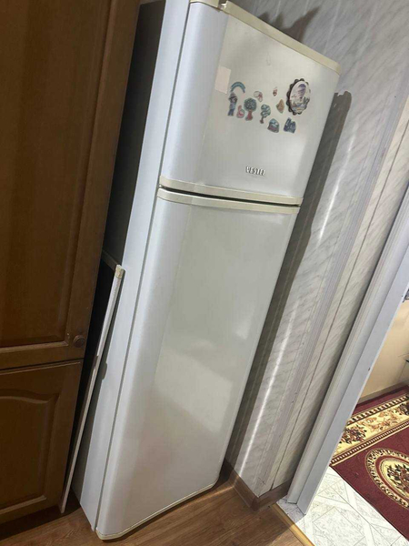 Продам Холодильник б/у и микроволновую печь