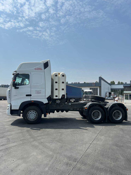 Седельный тягач HOWO A7 CNG запас хода 570 км