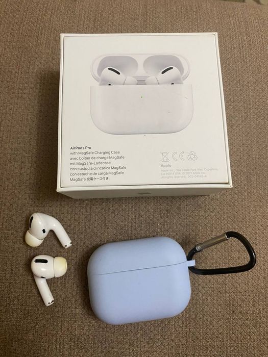 Apple AirPods Pro + коробка, чехол (состояние 4+)