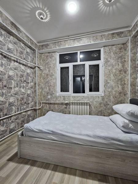 Аренда. Буюк Ипак Йули 1в2/4/4    42м².  Укомплектована