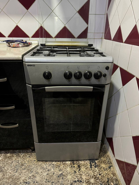 Продаётся Газовая плита и вытяжка.