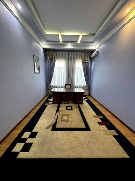 Аренда квартира.Метро Космонавты 700 м² на участке 6 сот (J3104 )