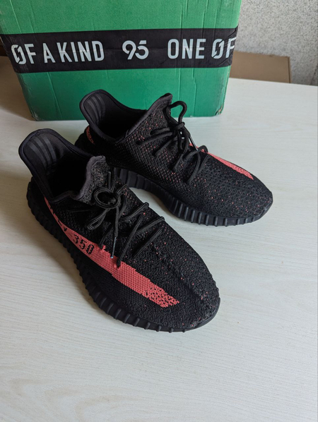 Adidas Yeezy кроссовки в отличном состоянии