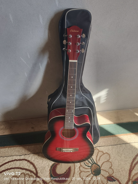 Gitara    rang qizil qora
