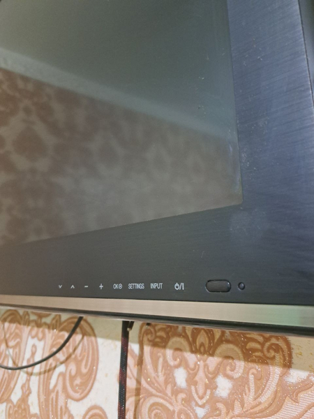 Sotiladi Televizor LG