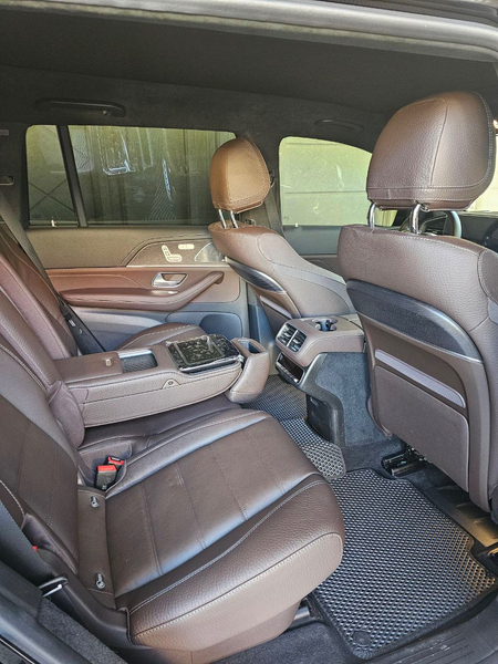 Mercedes-benz GLS 450 Продаю срочно машина новая шоколад  полный фул