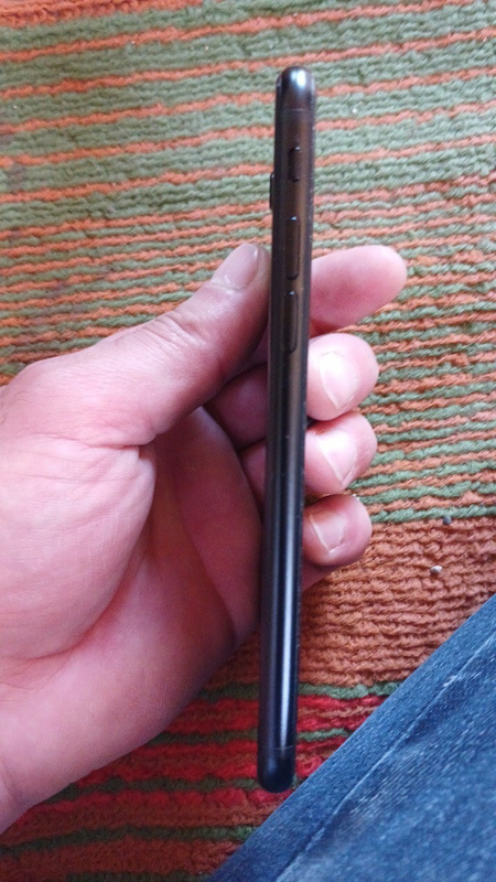 Продам iPhone SE