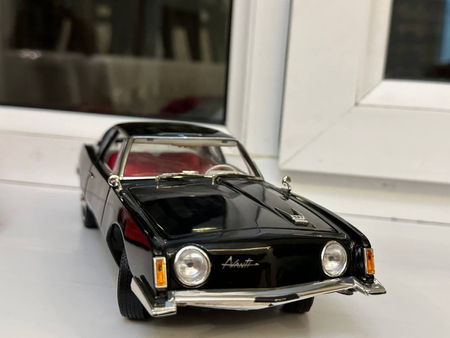 Studbaker avanti 1:18