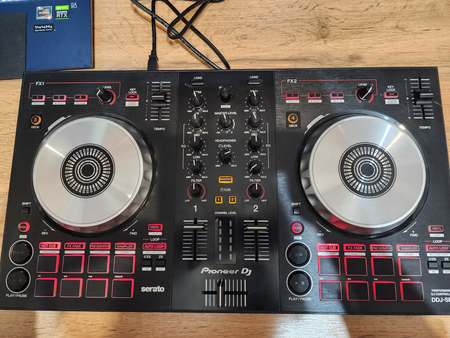 Pioneer DDJ-SB3 контроллер