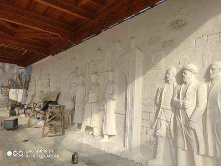 Rassom, Barelyef, Художник