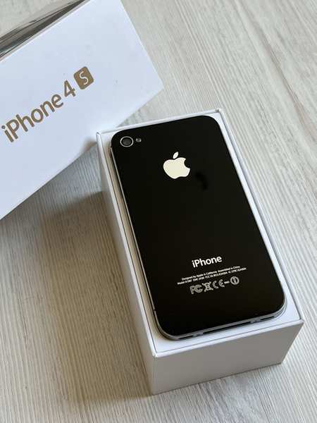 iPhone 4s в идеальном состоянии