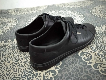 Кроссовки 'Yves Saint Laurent' (размер 40).