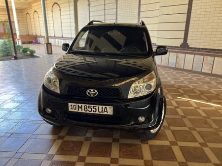 Tayota Rav4 srochna sotiladi xolati zor