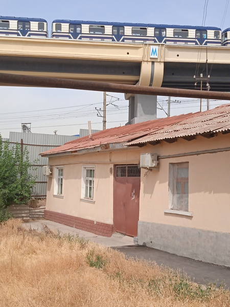 Ховли сотилади срочна