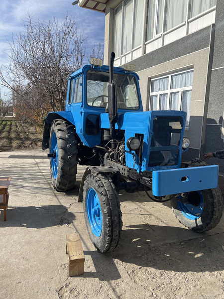 Traktor mtz 80 soatiladi