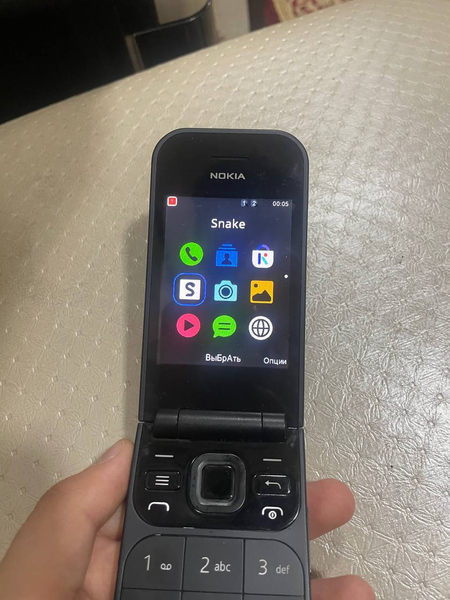 Nokia 2720 Flipp