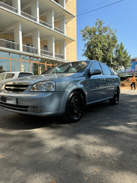 laceti 1.8 srochni sotiladi