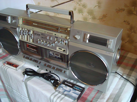 SHARP GF- 575 Z (SL). 1983 год  Made in Japan.