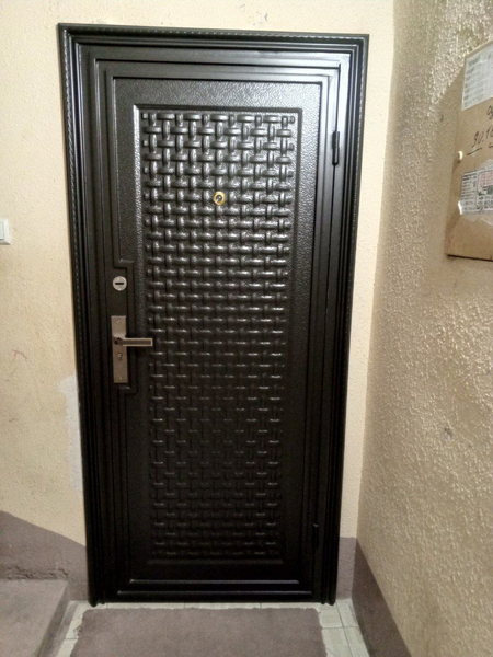 Temir eshiklar kvartira VA padezlar uchun