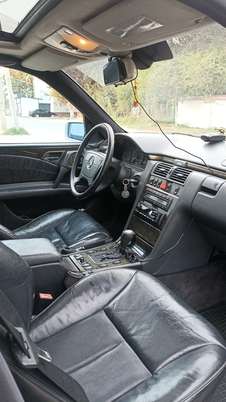 Mercedes Benz W210